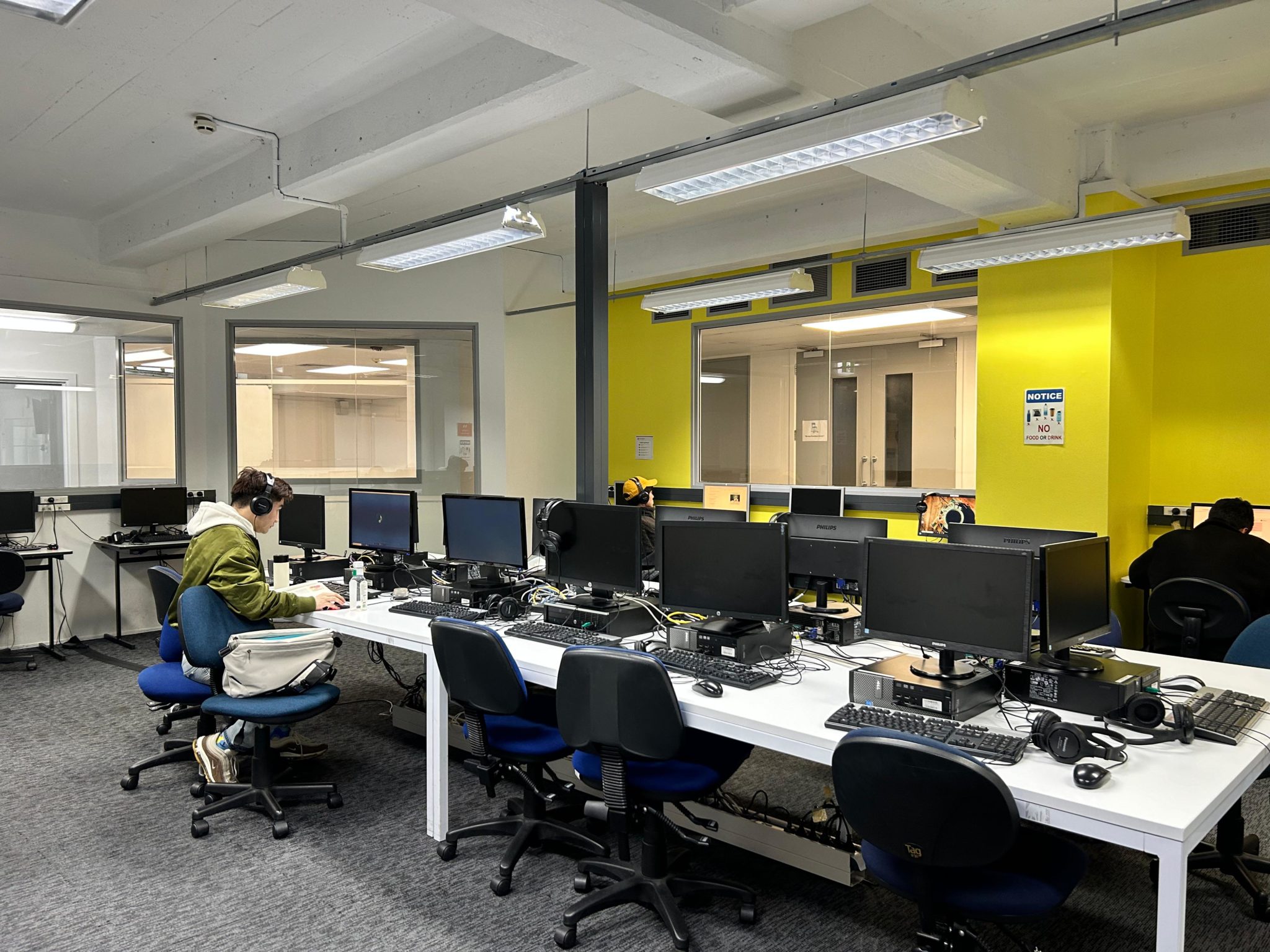 About Us – Worldwide School of English